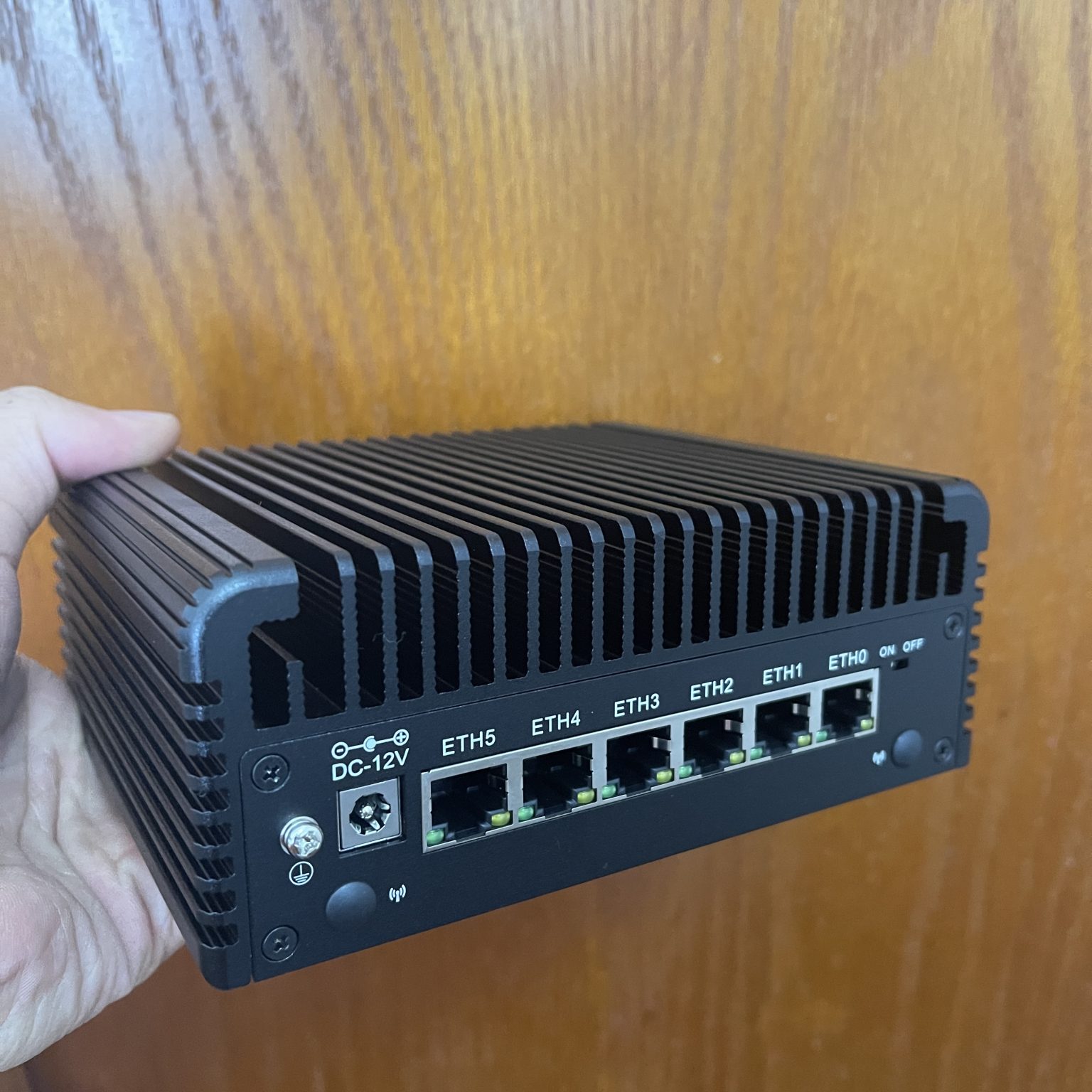 Router pfsense, mikrotik, openwrt, opnsense. CPU N100, N305 Ram 8G ddr5 ...